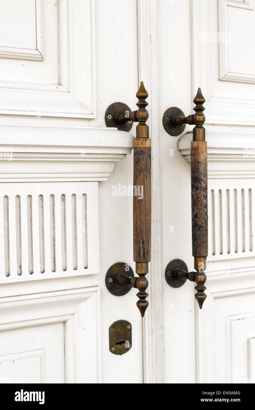 Vintage door with handle Stock Photo - Alamy