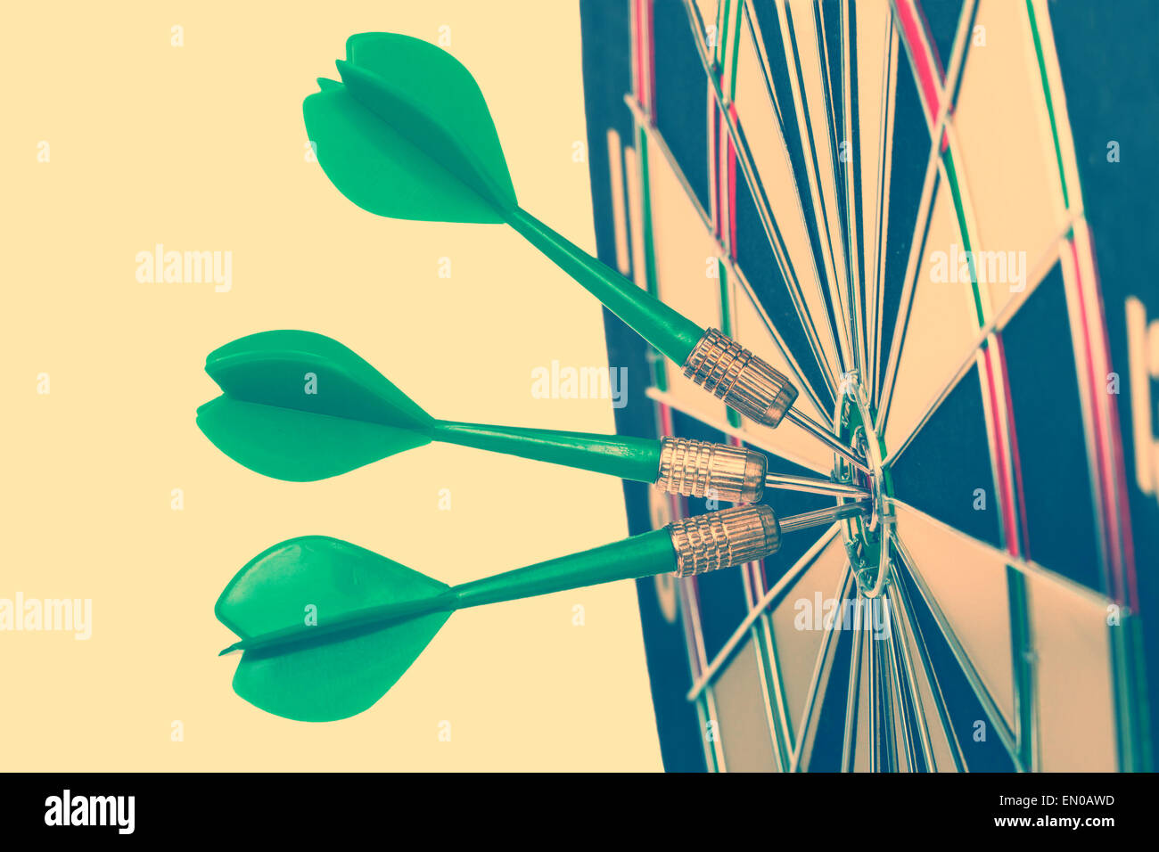 Arrows in archery target board hi-res stock photography and images - Alamy