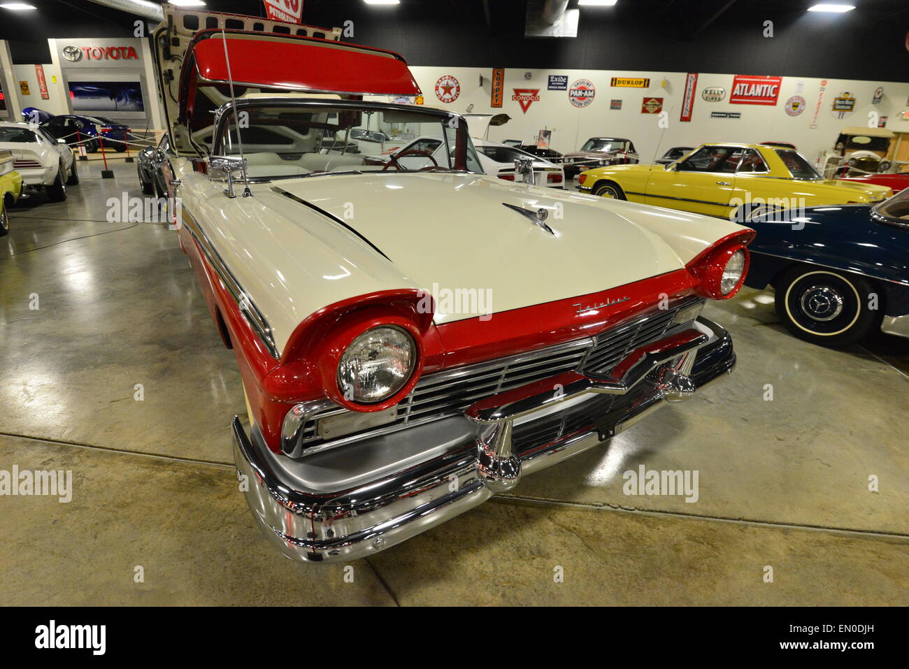 A red classic car Stock Photo - Alamy