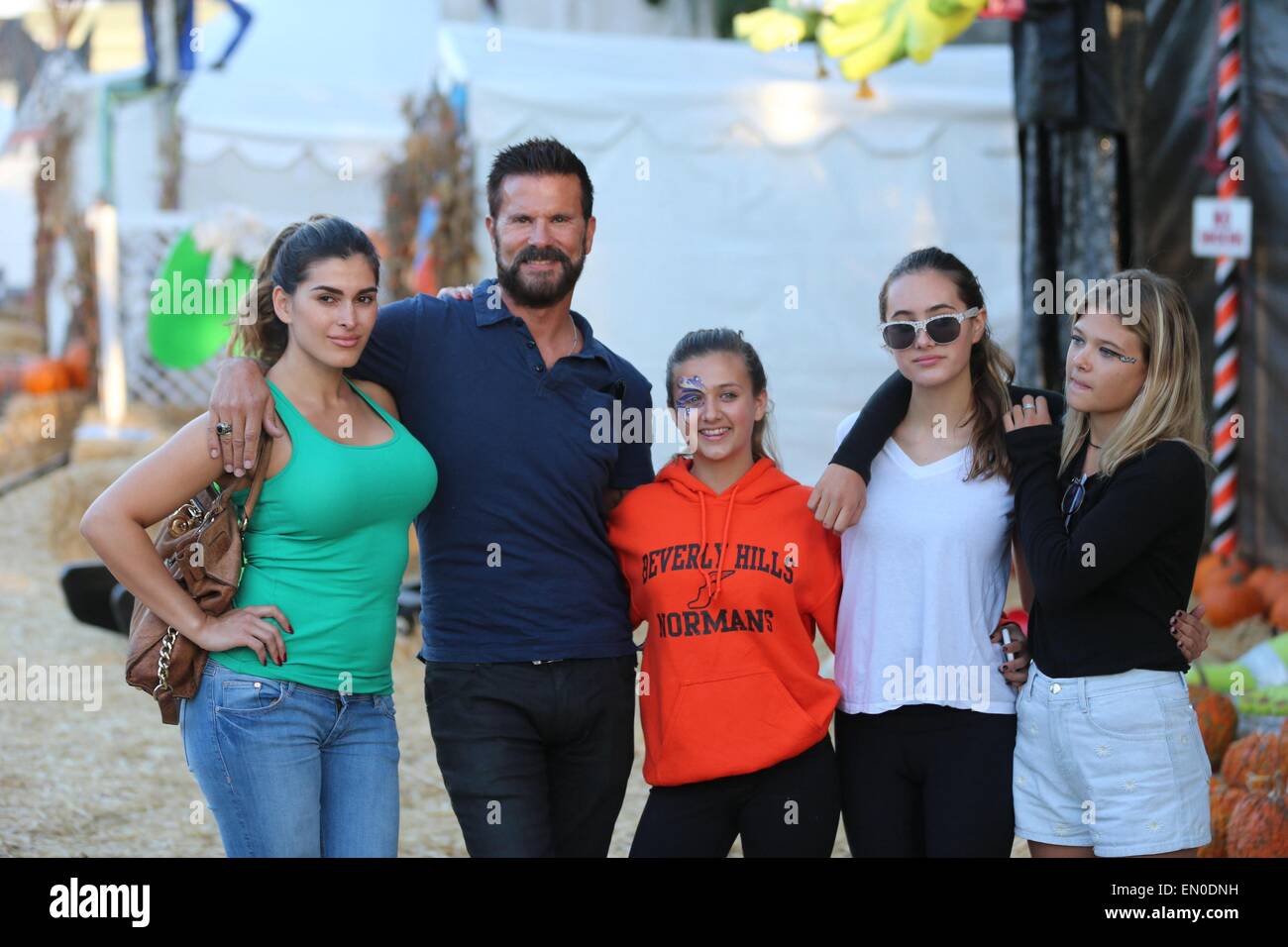 Lorenzo Lamas arrives at Mr Bones pumpkin patch with his family ...