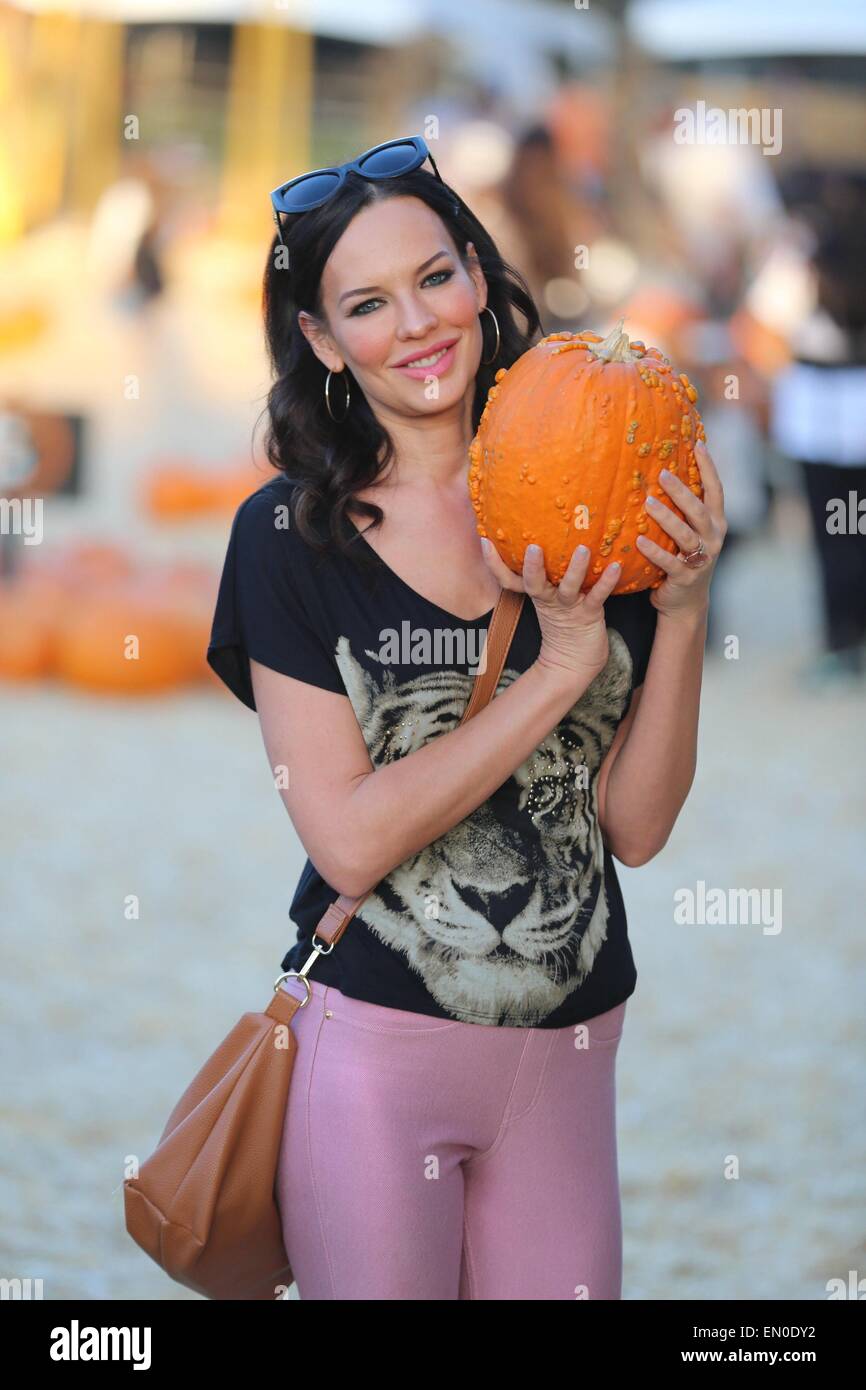 Natasha Alam arrives at Mr Bones pumpkin patch with her daughter ...
