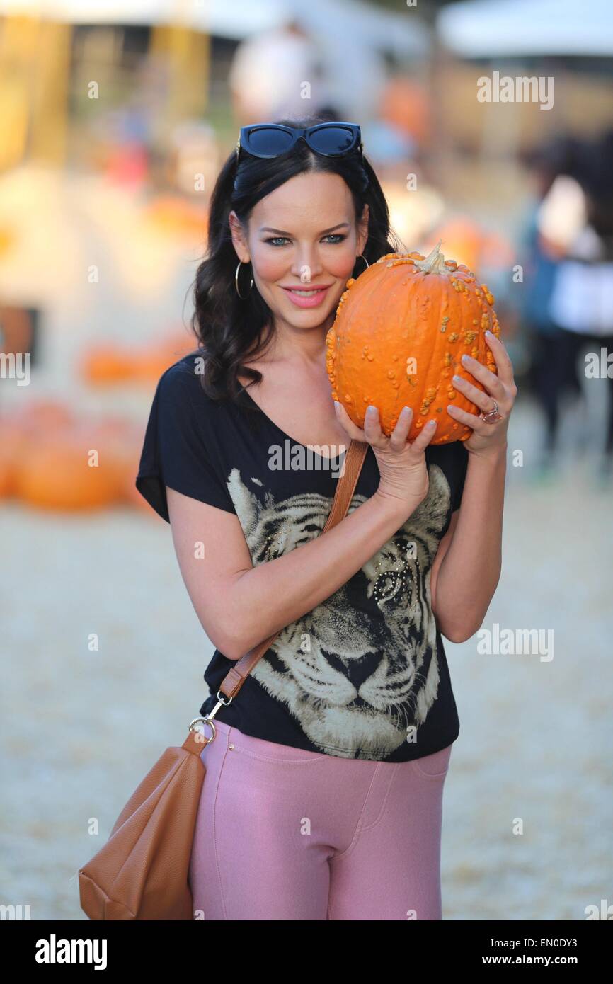 Natasha Alam arrives at Mr Bones pumpkin patch with her daughter ...