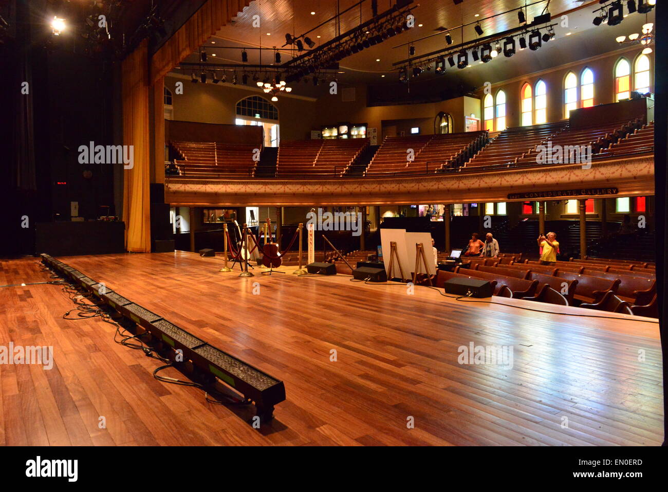 Tennessee nashville ryman auditorium stage hi-res stock photography and ...
