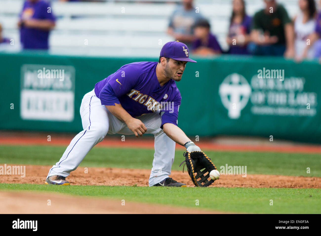 Rouge, LA, USA. 24th Apr, 2015. LSU Tigers catcher Chris Chinea (26 ...