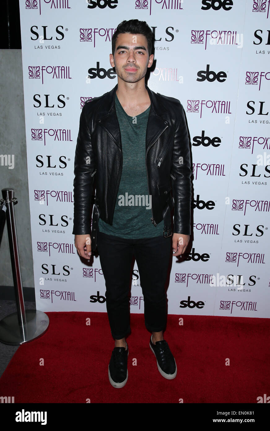 Joe Jonas hosts first DJ gig in Las Vegas at Foxtail Nightclub ...