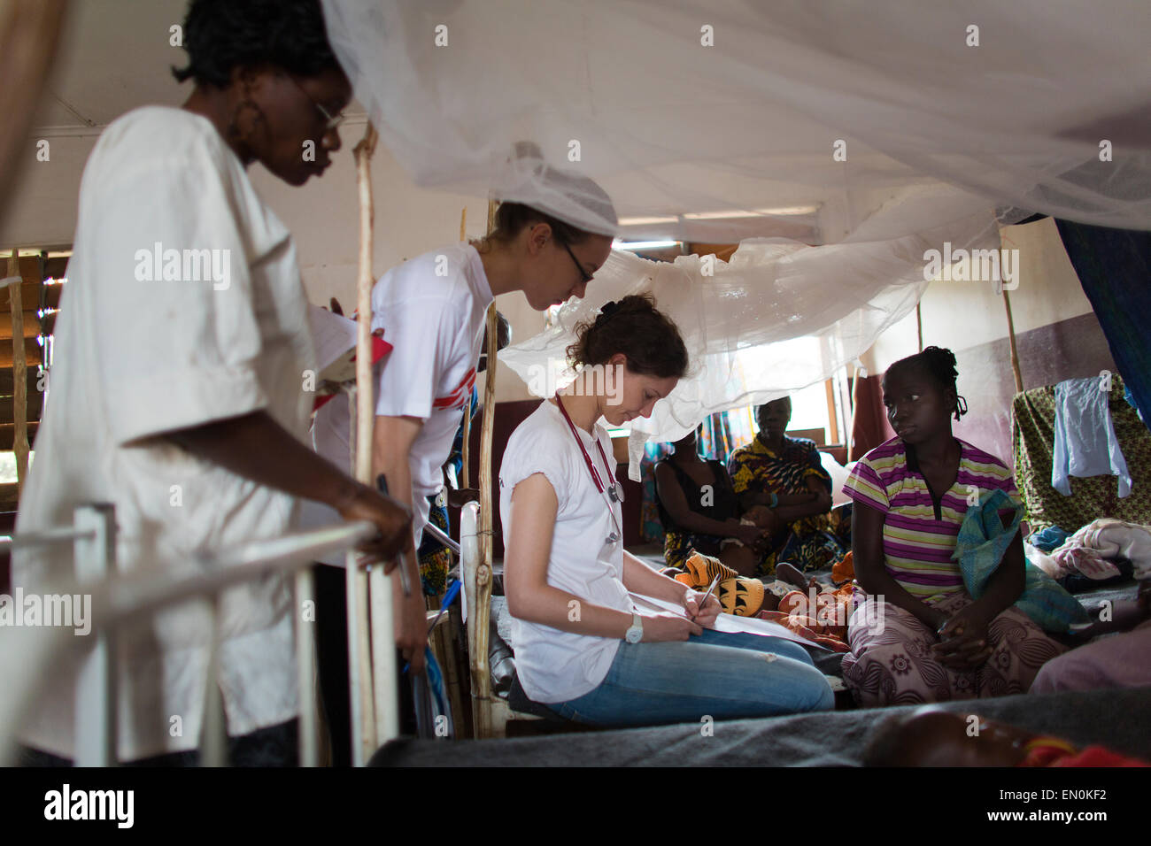 Africa hospital ward patients beds hi-res stock photography and images ...