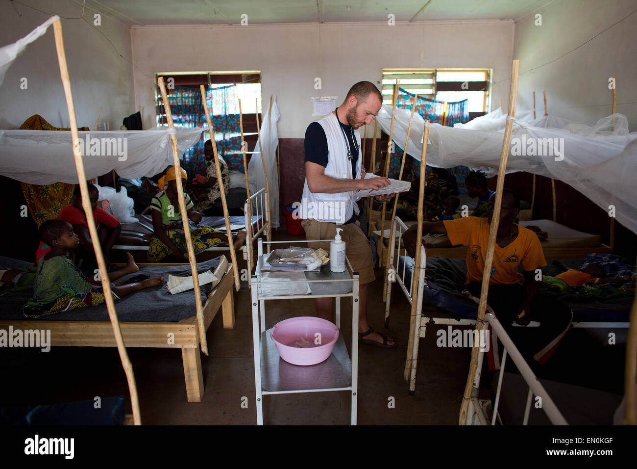 Africa hospital ward patients beds hi-res stock photography and images ...