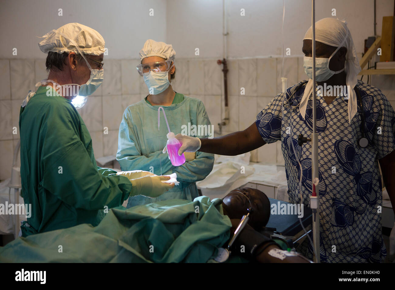 Operating theater cesarean section hi-res stock photography and images ...