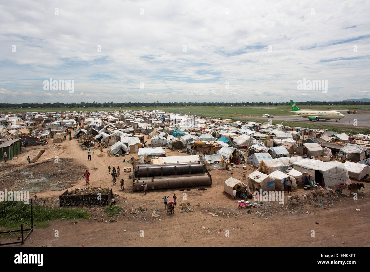 Displaced people have taken refuge in Mpoko airport in Central African ...