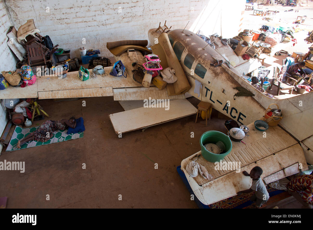 Refugees at Mpoko airport, Central African Republic Stock Photo - Alamy