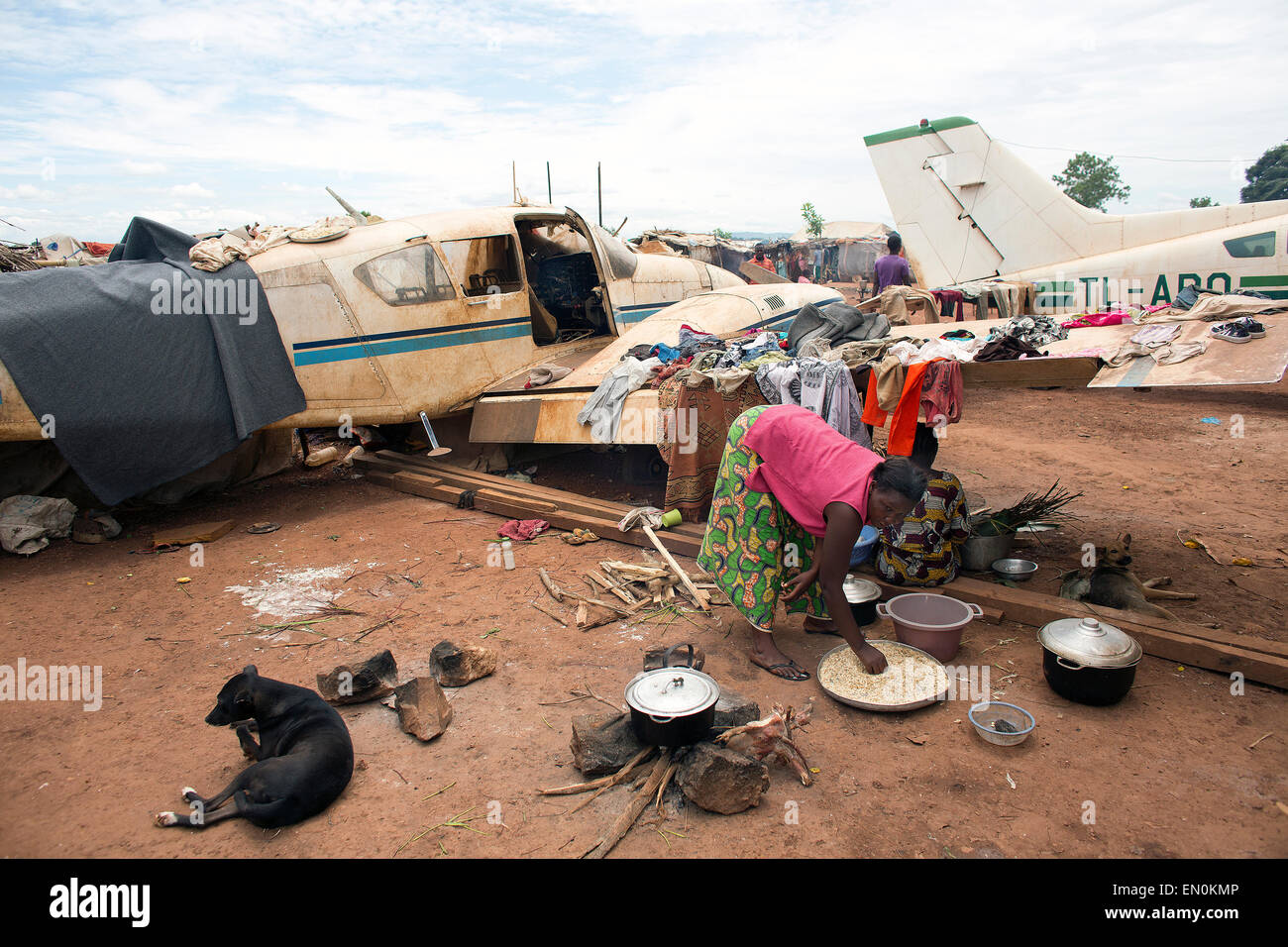 Refugees at Mpoko airport, Central African Republic Stock Photo - Alamy