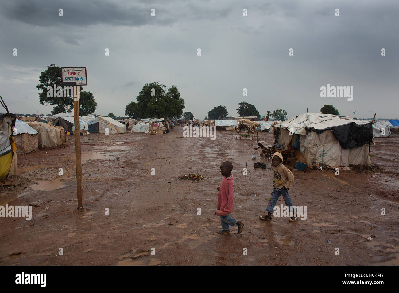 Displaced people have taken refuge in Mpoko airport in Central African ...