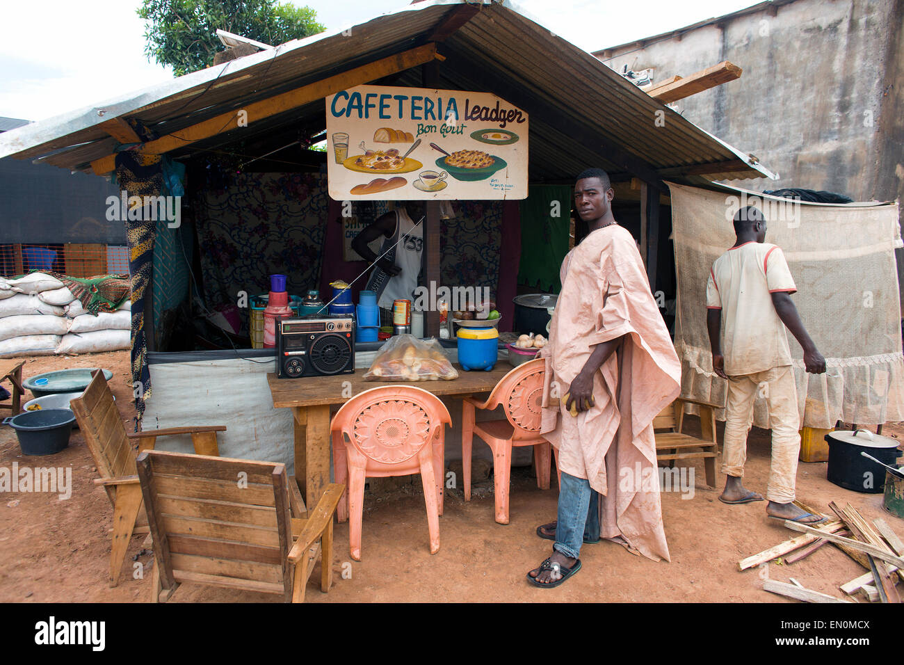 Displaced people have taken refuge in Mpoko airport, Central African ...