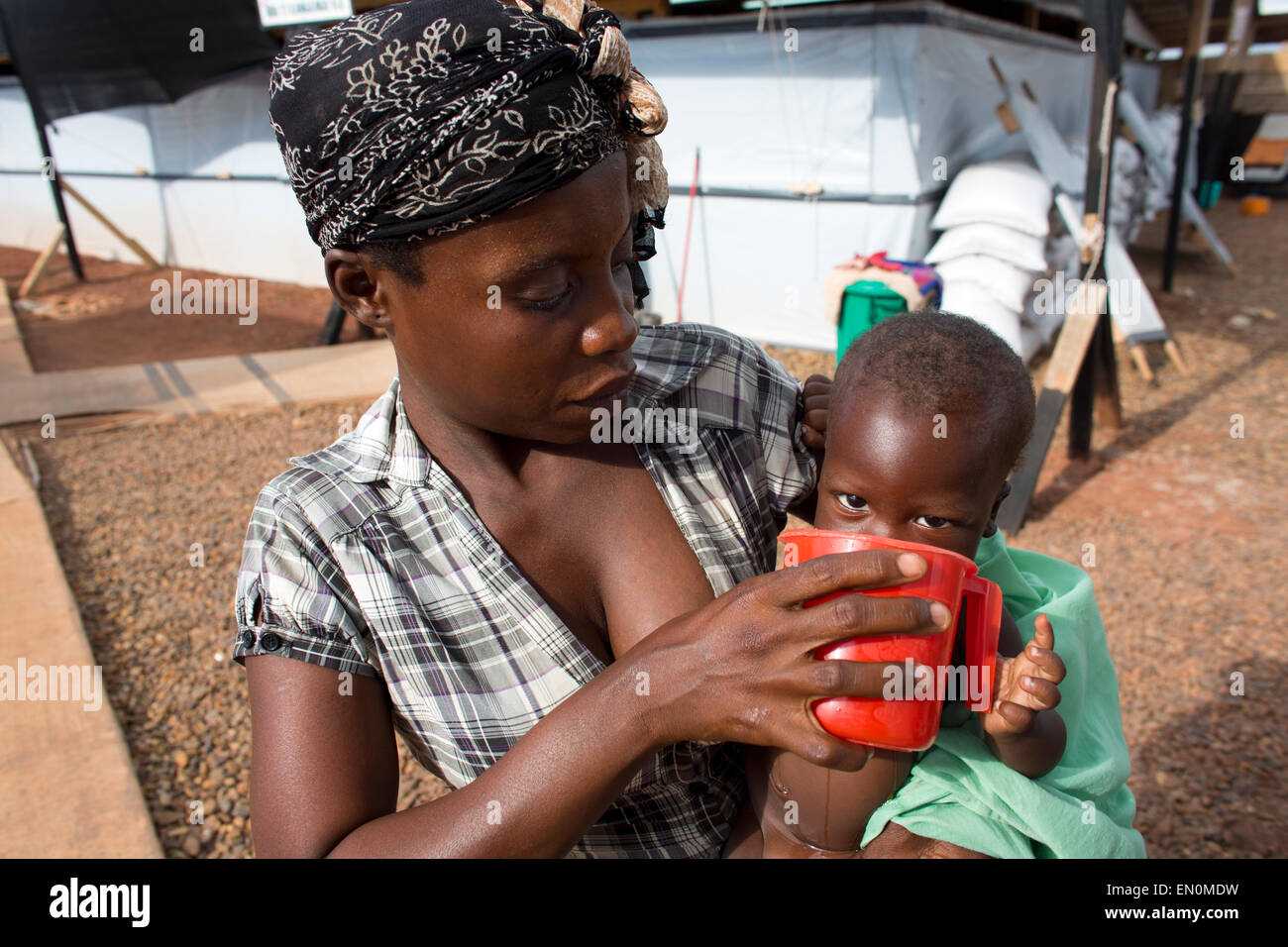 Displaced mother and child hi-res stock photography and images - Alamy