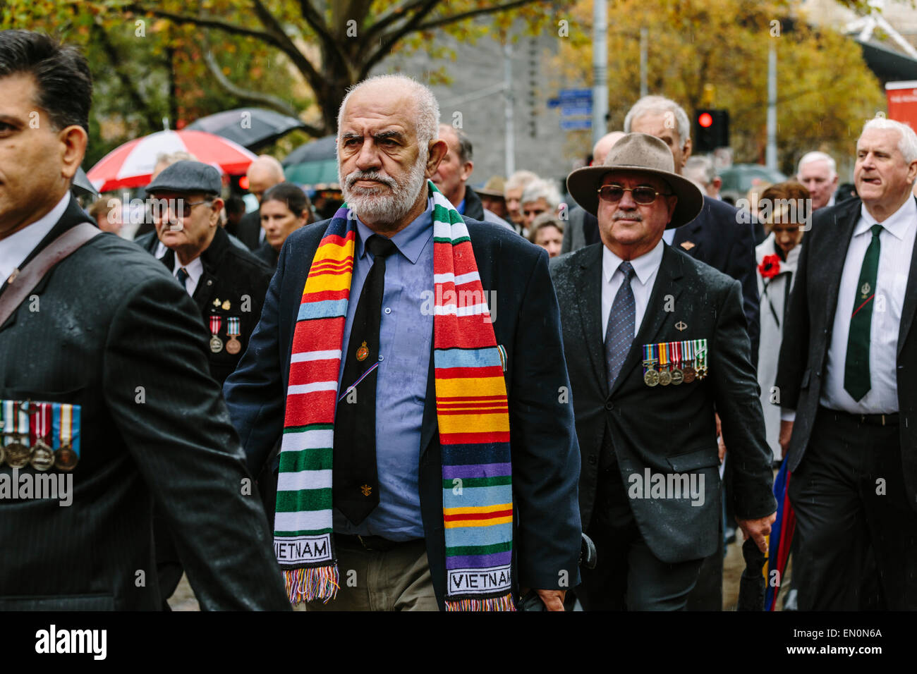 Australian soldiers marching in parade hi-res stock photography and ...