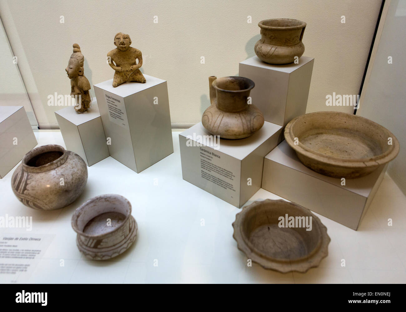 Native american museum artifact hi-res stock photography and images - Alamy