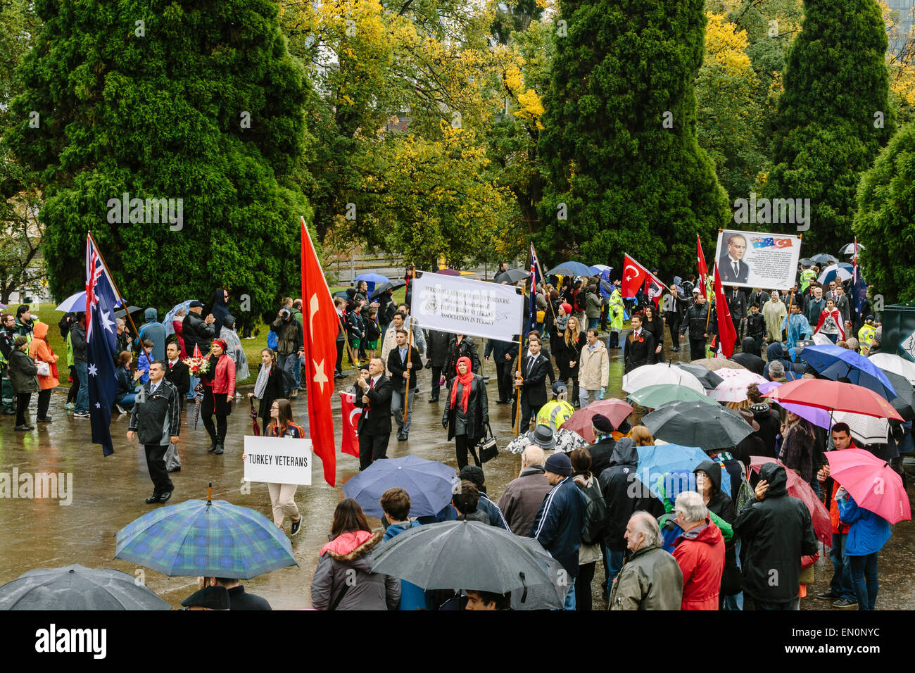 Australian soldiers marching in parade hi-res stock photography and ...