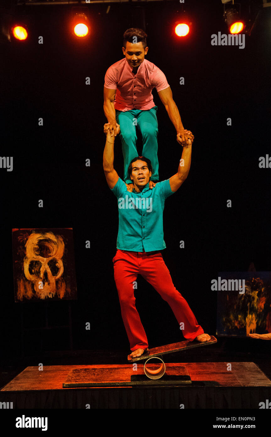 Phare Cambodian Circus, Acrobatic Performance Stock Photo - Alamy