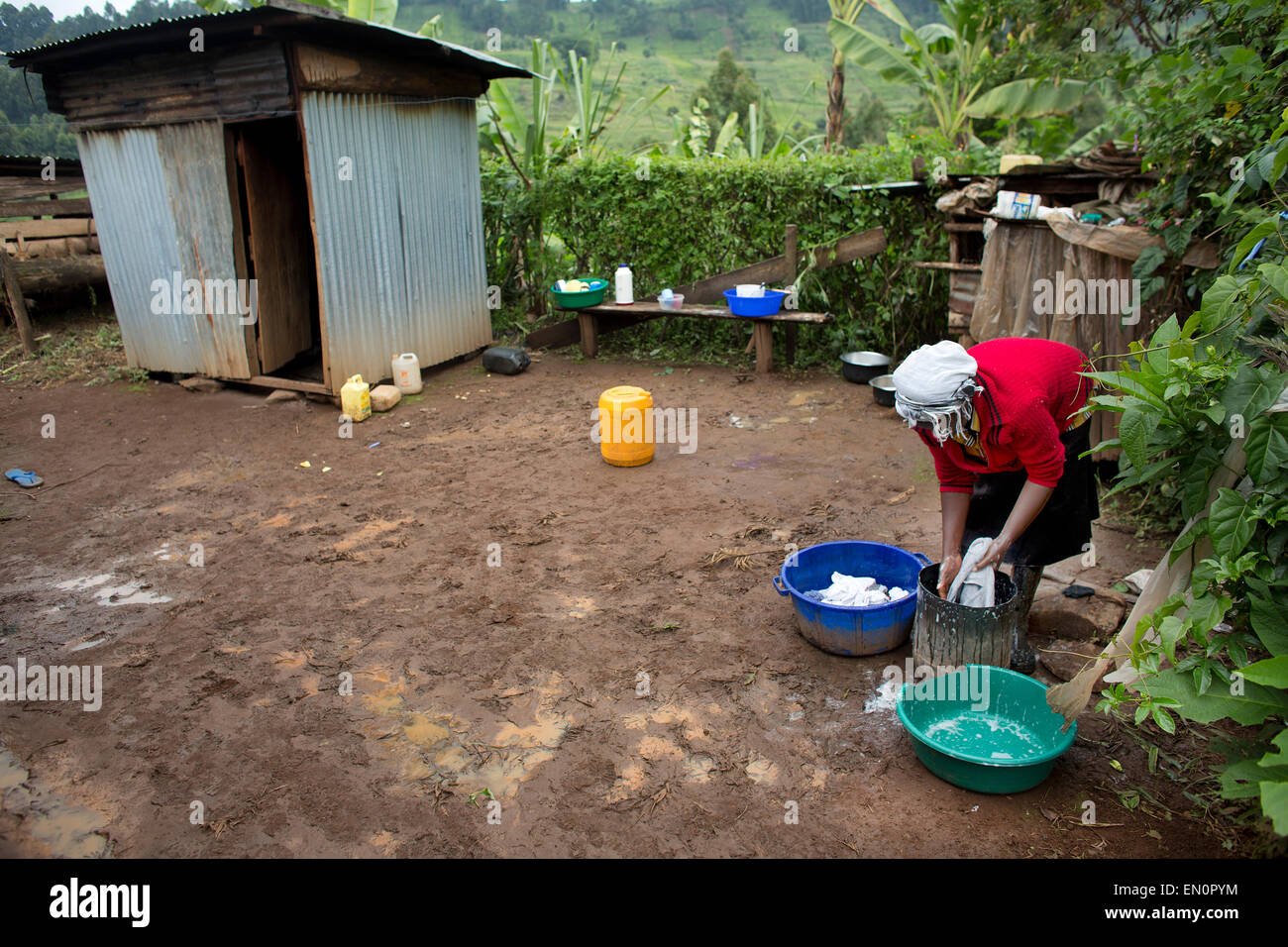 African woman doing laundry hi-res stock photography and images - Alamy