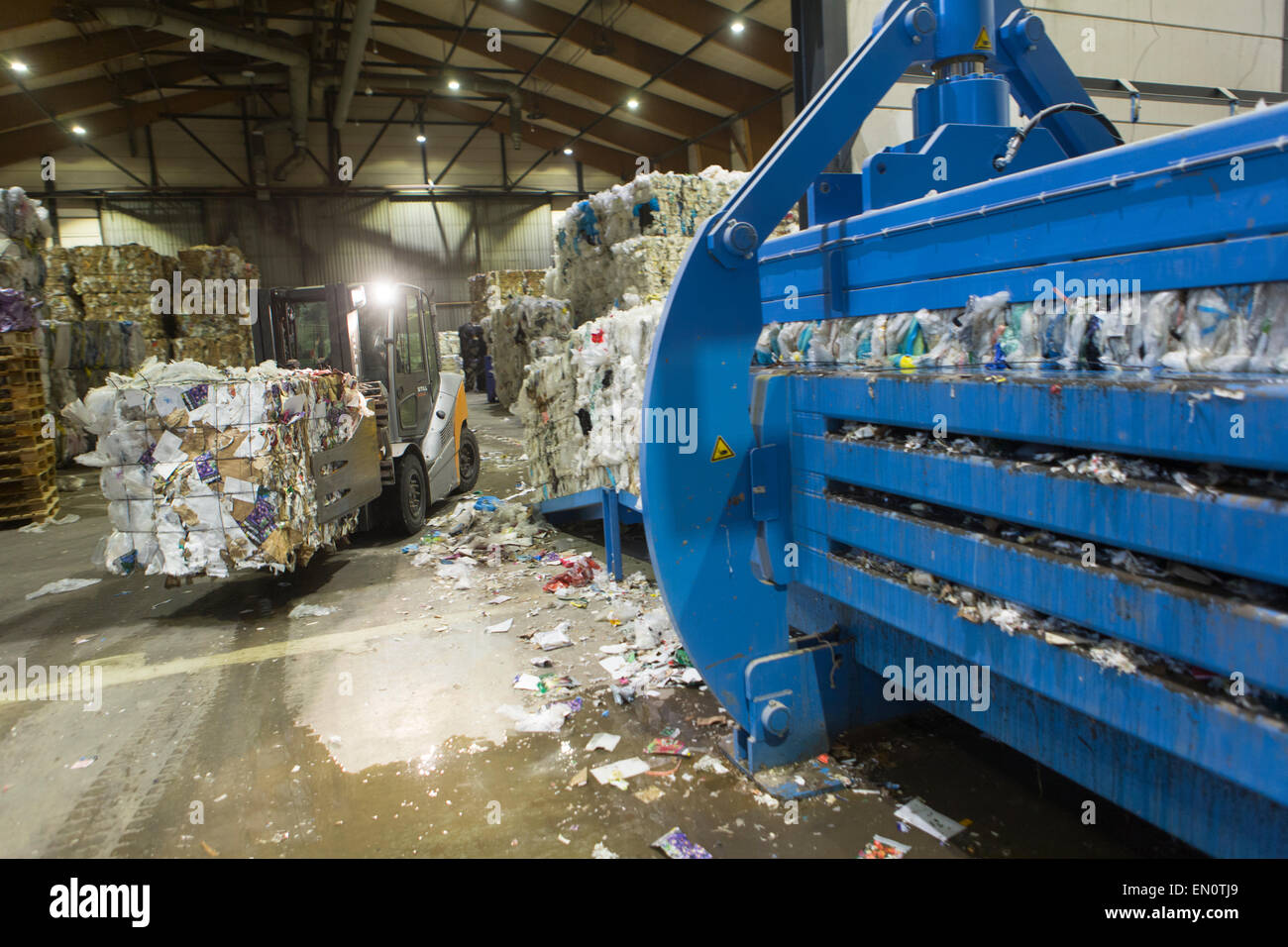 Recycling paper conveyor hi-res stock photography and images - Alamy