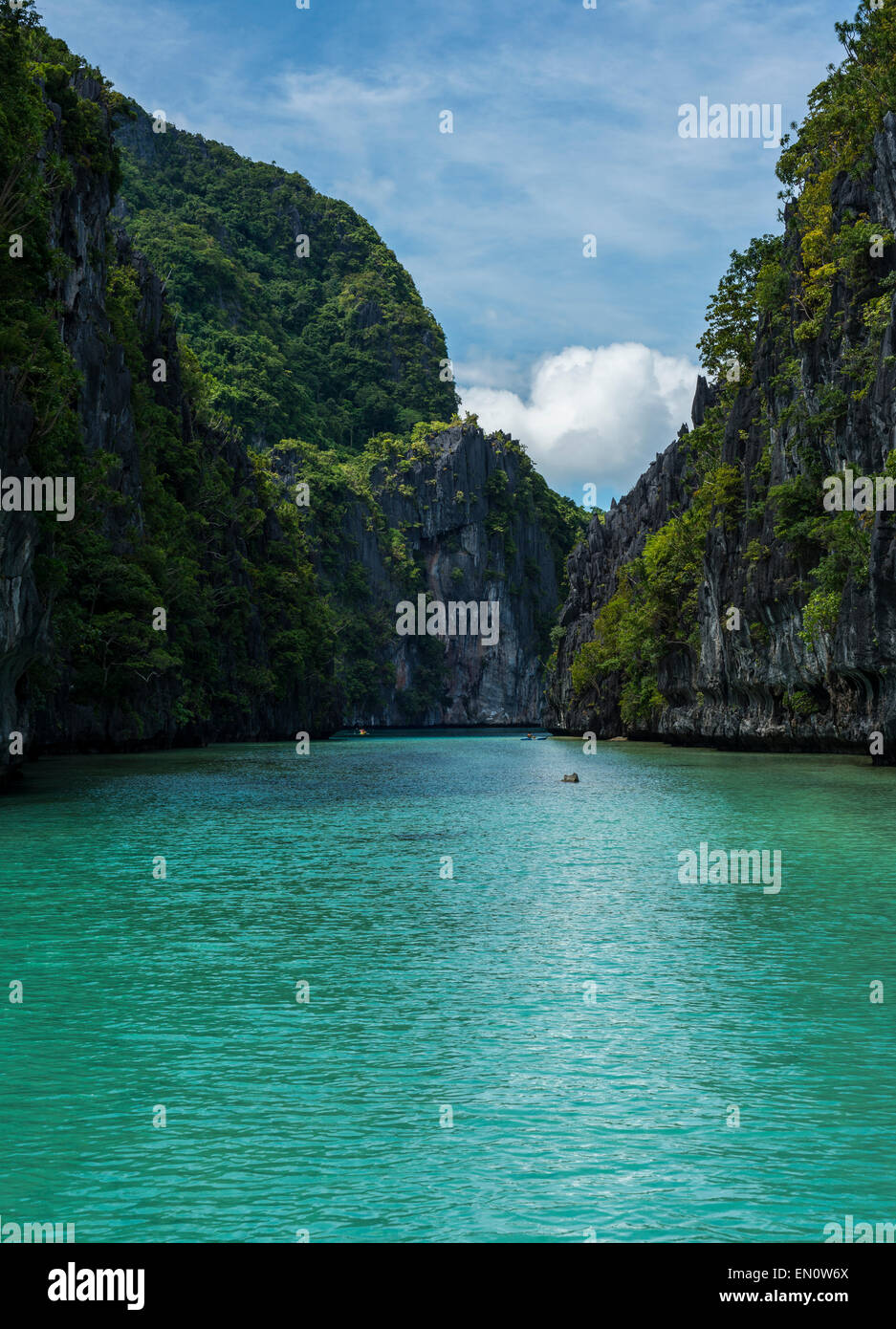 Azure green waters in the beautiful lagoons around El Nido, Palawan ...