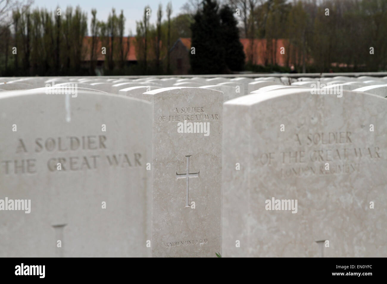The graves of soldiers from the First World War at Tyne Cot cemetery ...