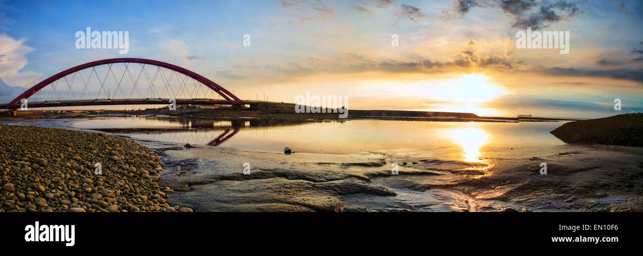 Bridge and sunset hi-res stock photography and images - Alamy