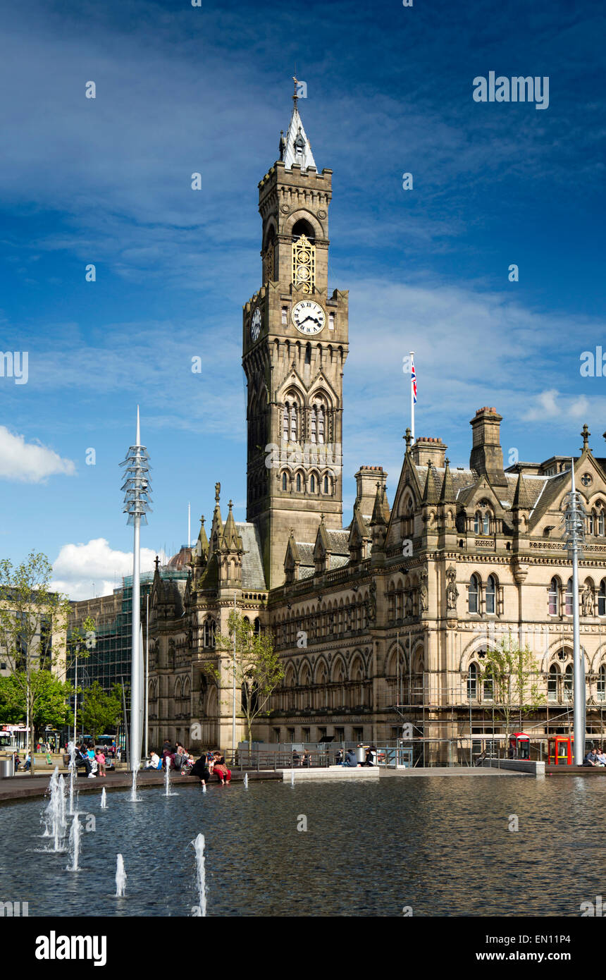 UK, England, Yorkshire, Bradford, Centenary Square, 1873 City Hall from ...
