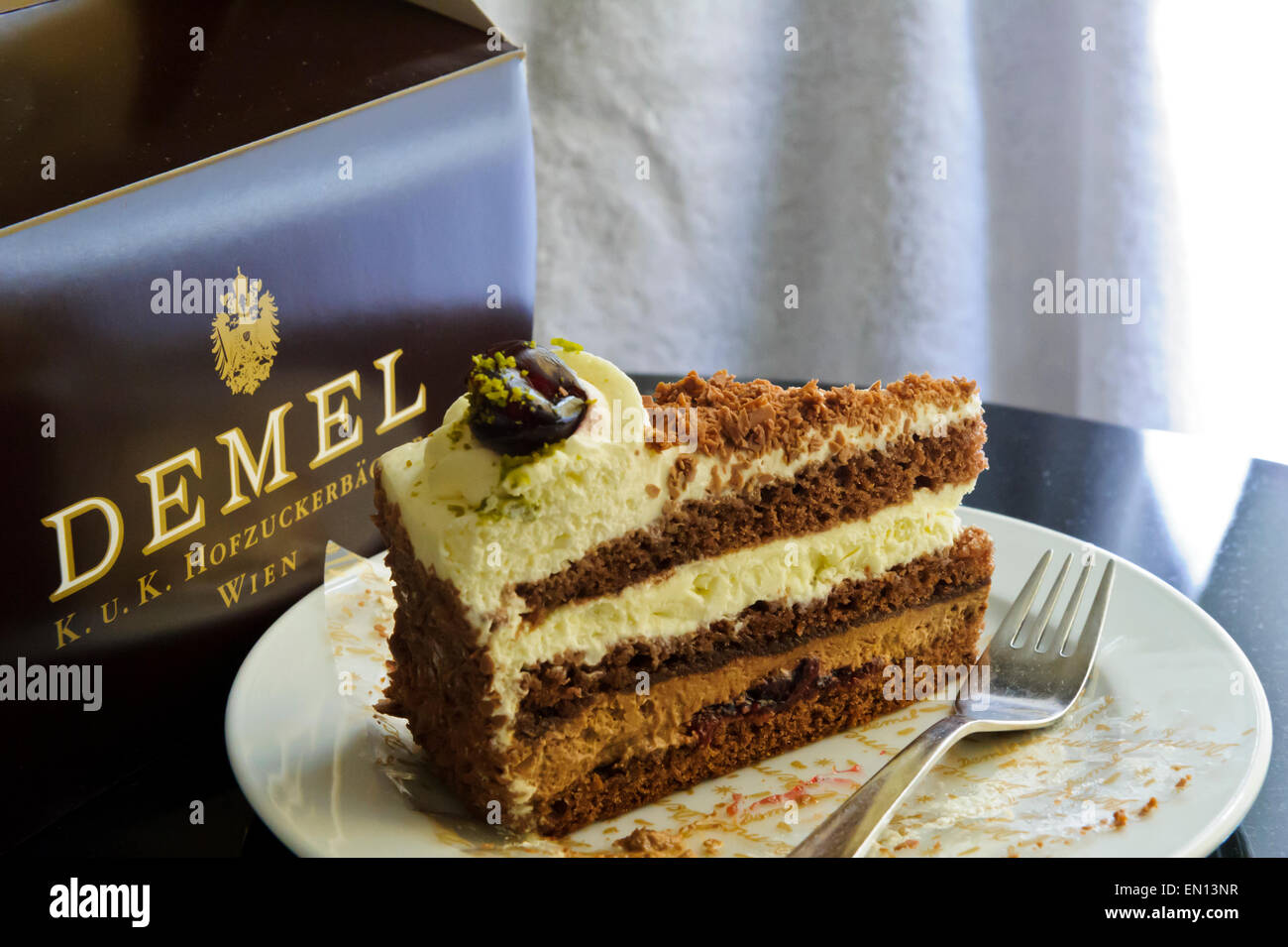 Cakemaker hi-res stock photography and images - Alamy