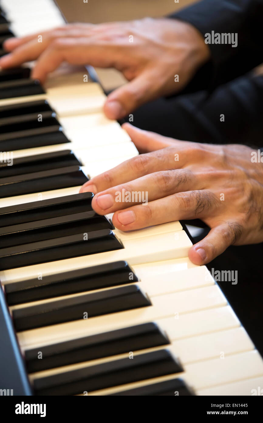 Male keyboard player hi-res stock photography and images - Alamy