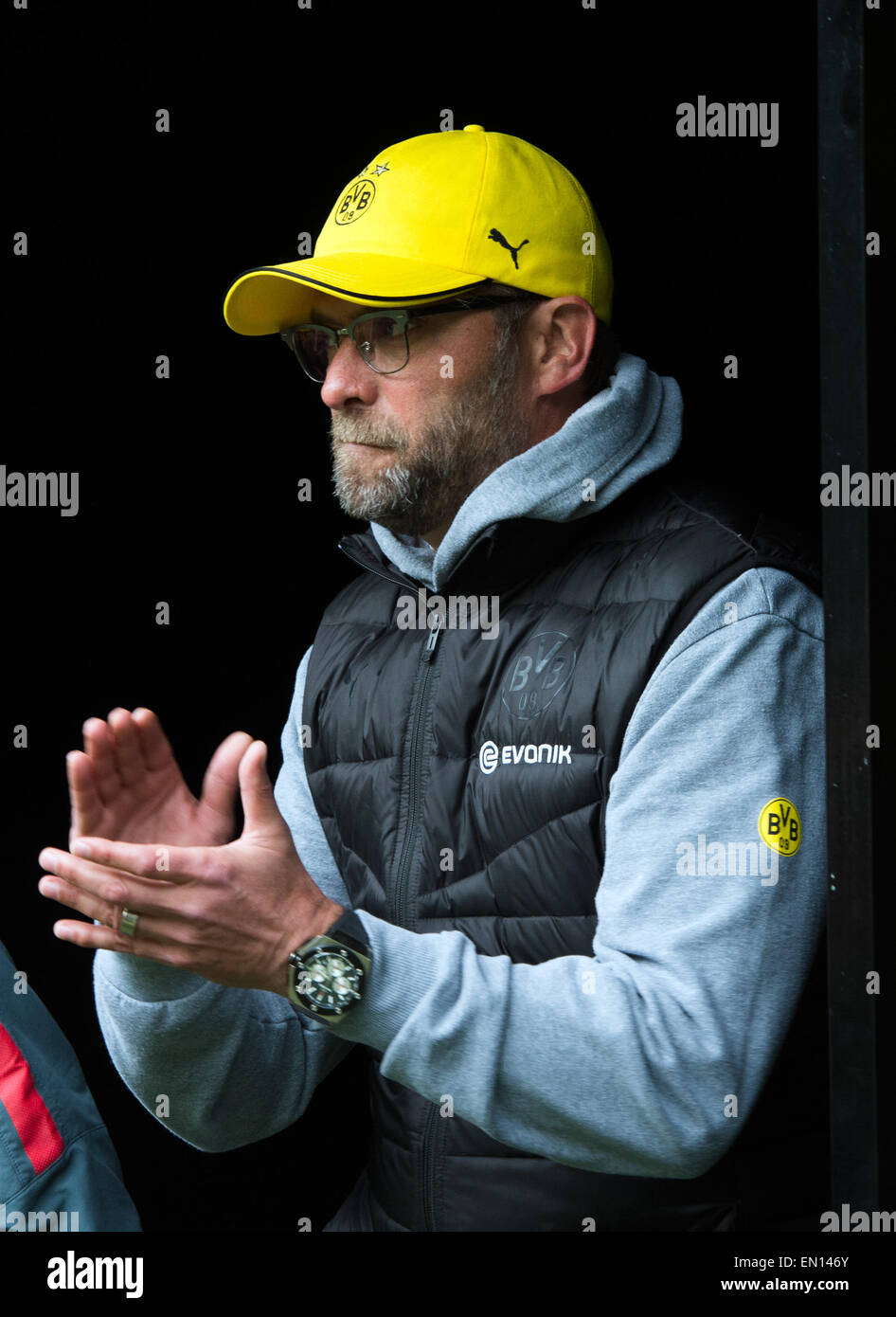 Dortmund, Germany. 25th Apr, 2015. Dortmund coach Juergen Klopp claps ...