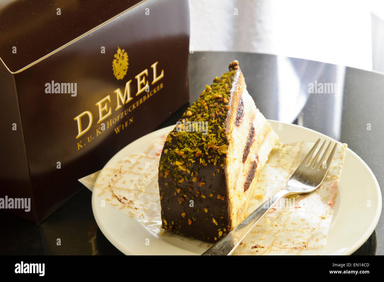 Cakemaker hi-res stock photography and images - Alamy