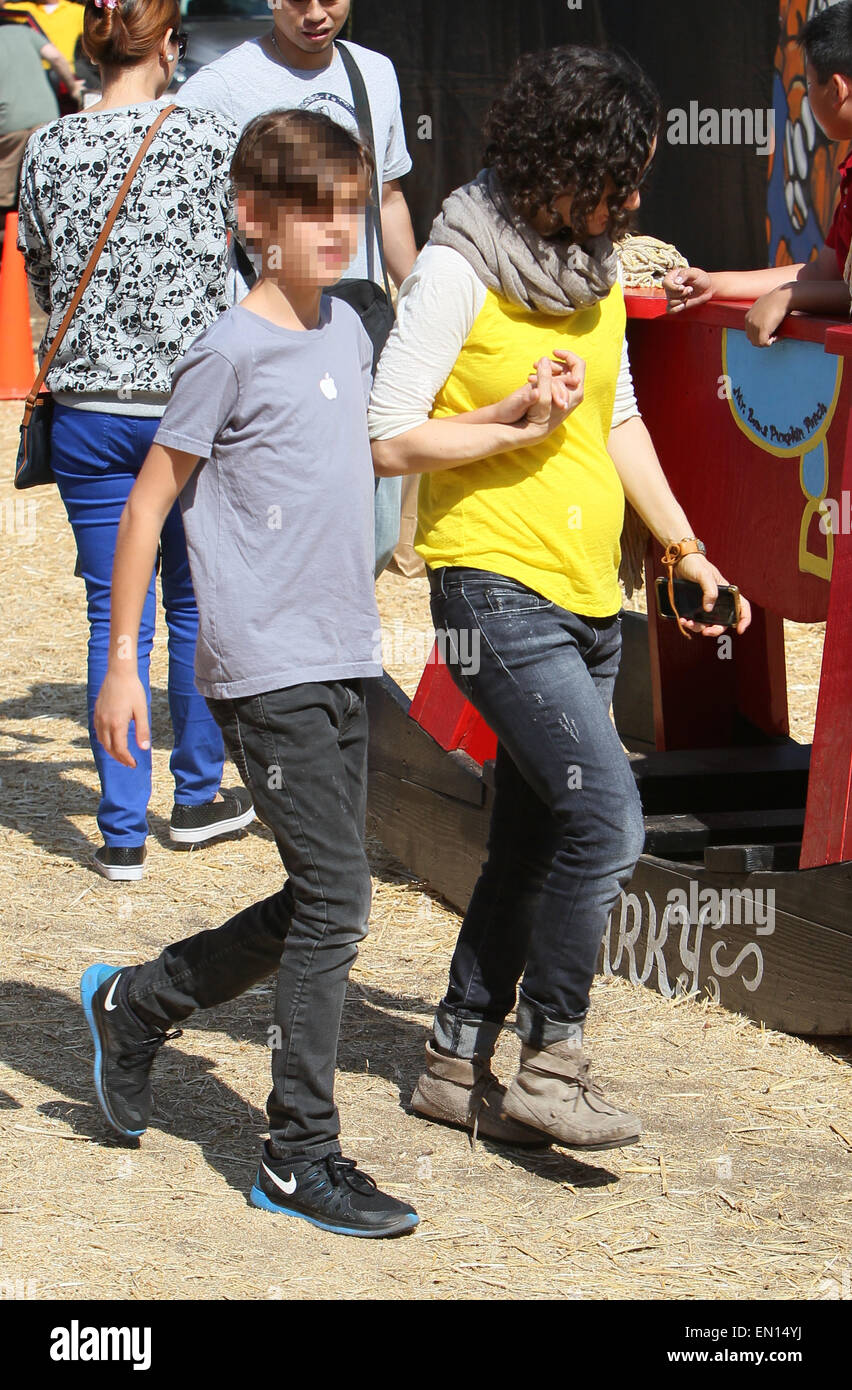 Sara gilbert and levi hank gilbert adler hi-res stock photography and ...