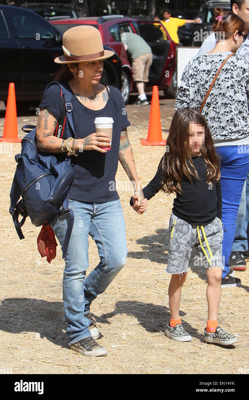 Sara Gilbert Pregnant With Girlfriend