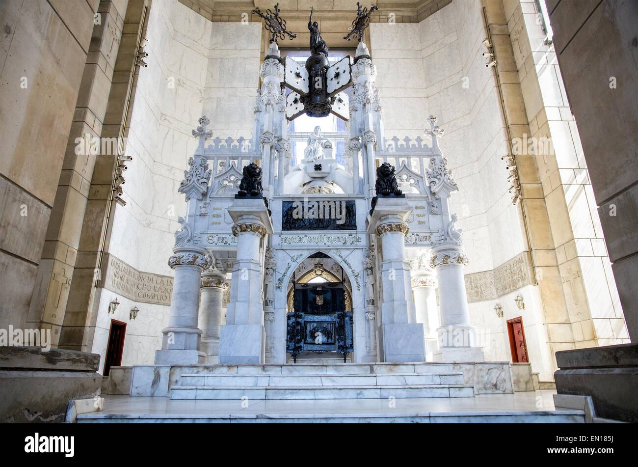 Sarcophagus of Christopher Columbus in Santo Domingo lighthouse ...
