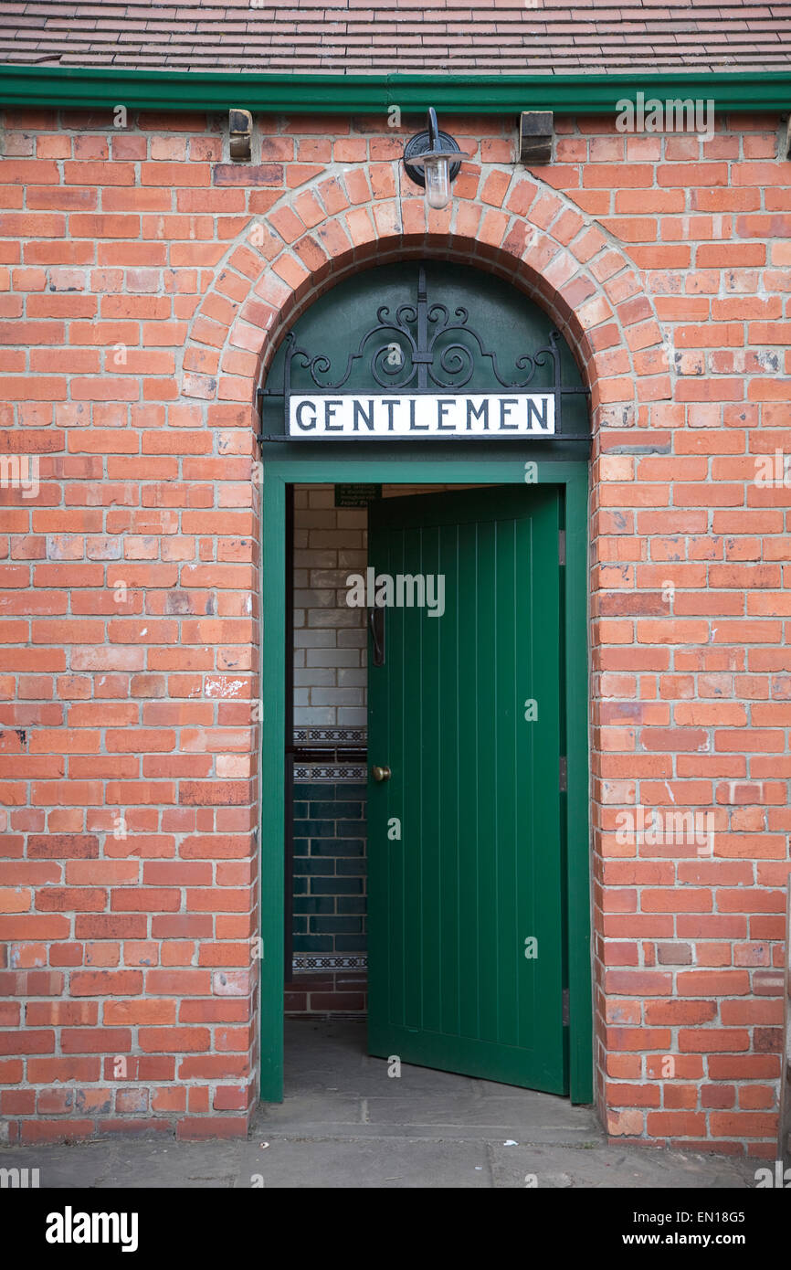 Gents toilet hi-res stock photography and images - Alamy