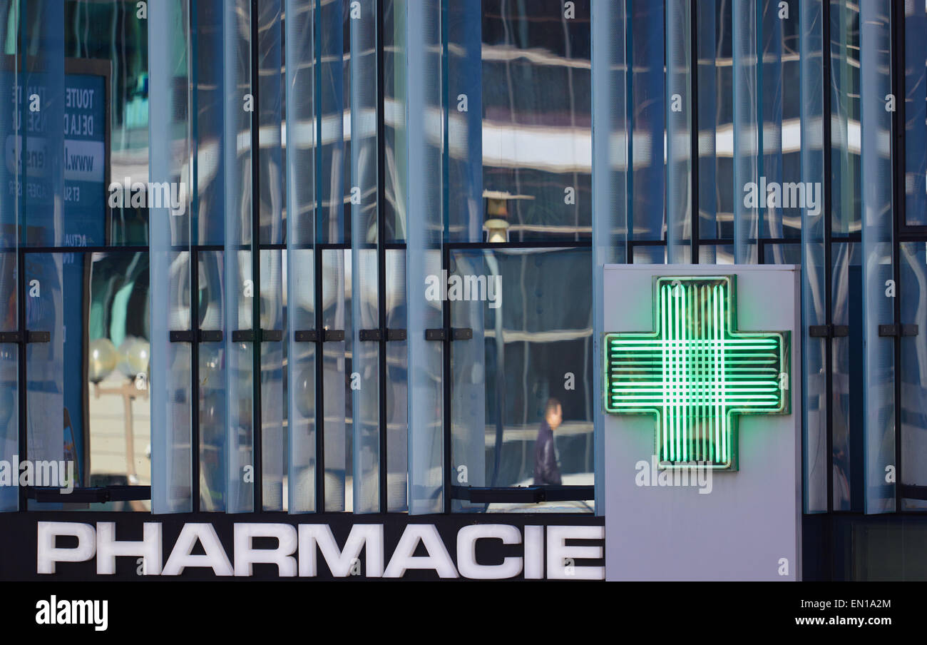 Pharmacy sign paris france hi-res stock photography and images - Alamy