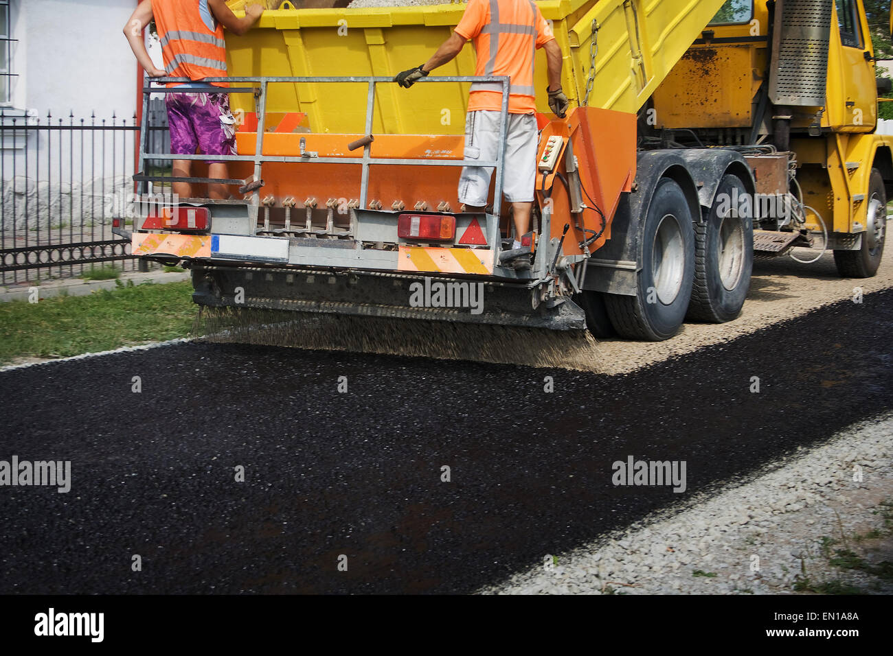 Men work urban road hi-res stock photography and images - Alamy