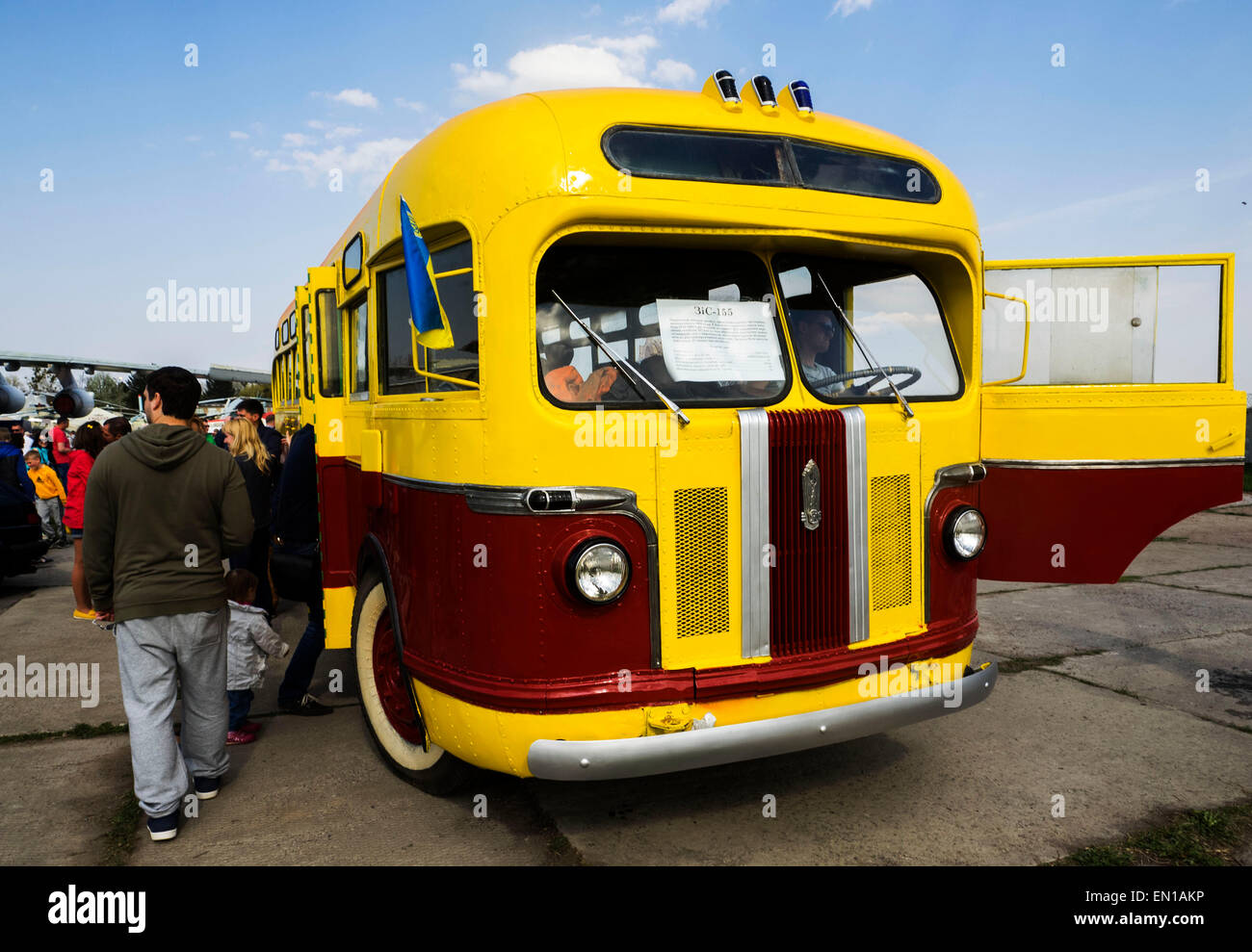 Kiev, Ukraine, 25th Apr, 2015. City bus ZIS-155 -- The Retro OldCarFest ...
