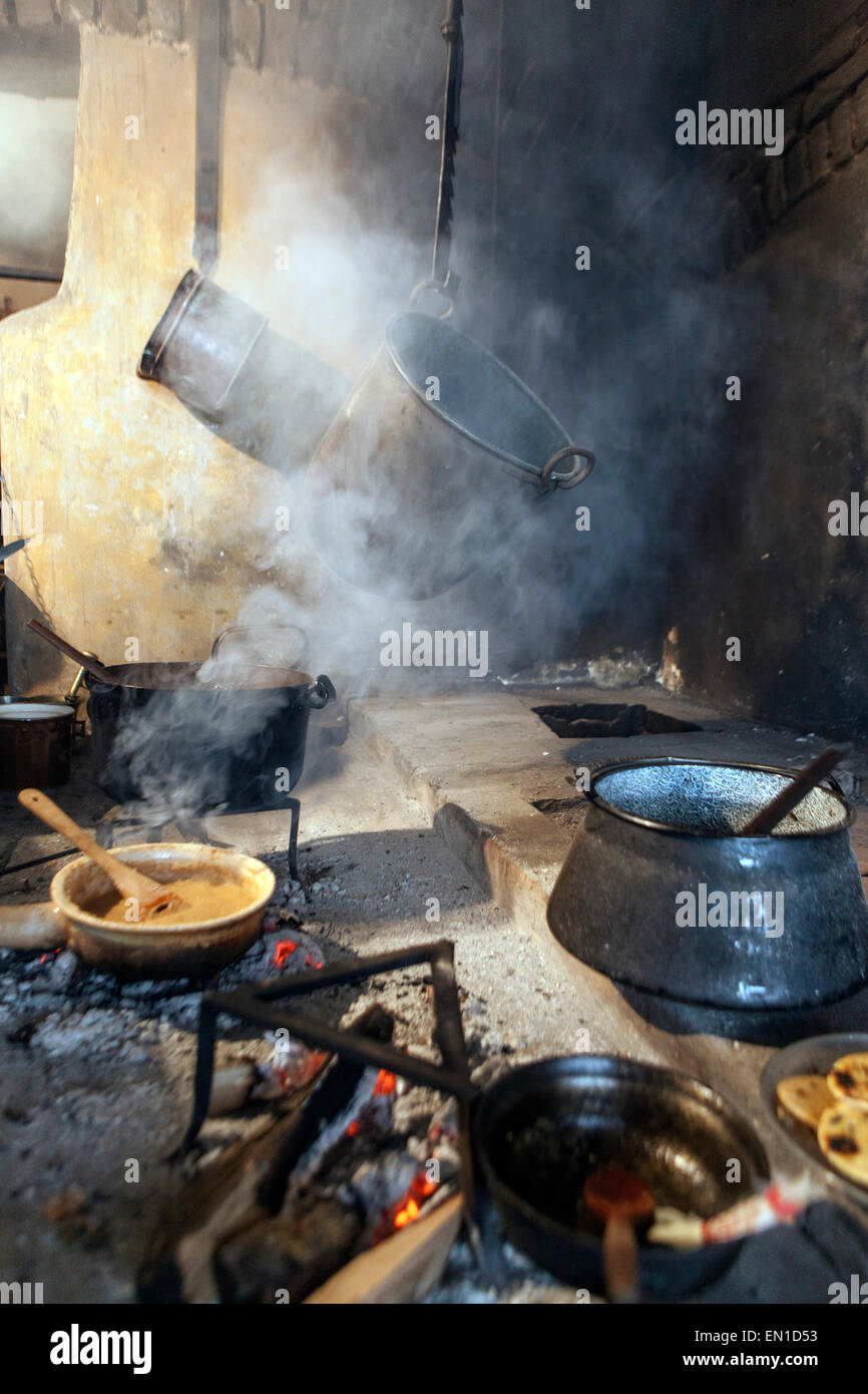Medieval kitchen hi-res stock photography and images - Alamy