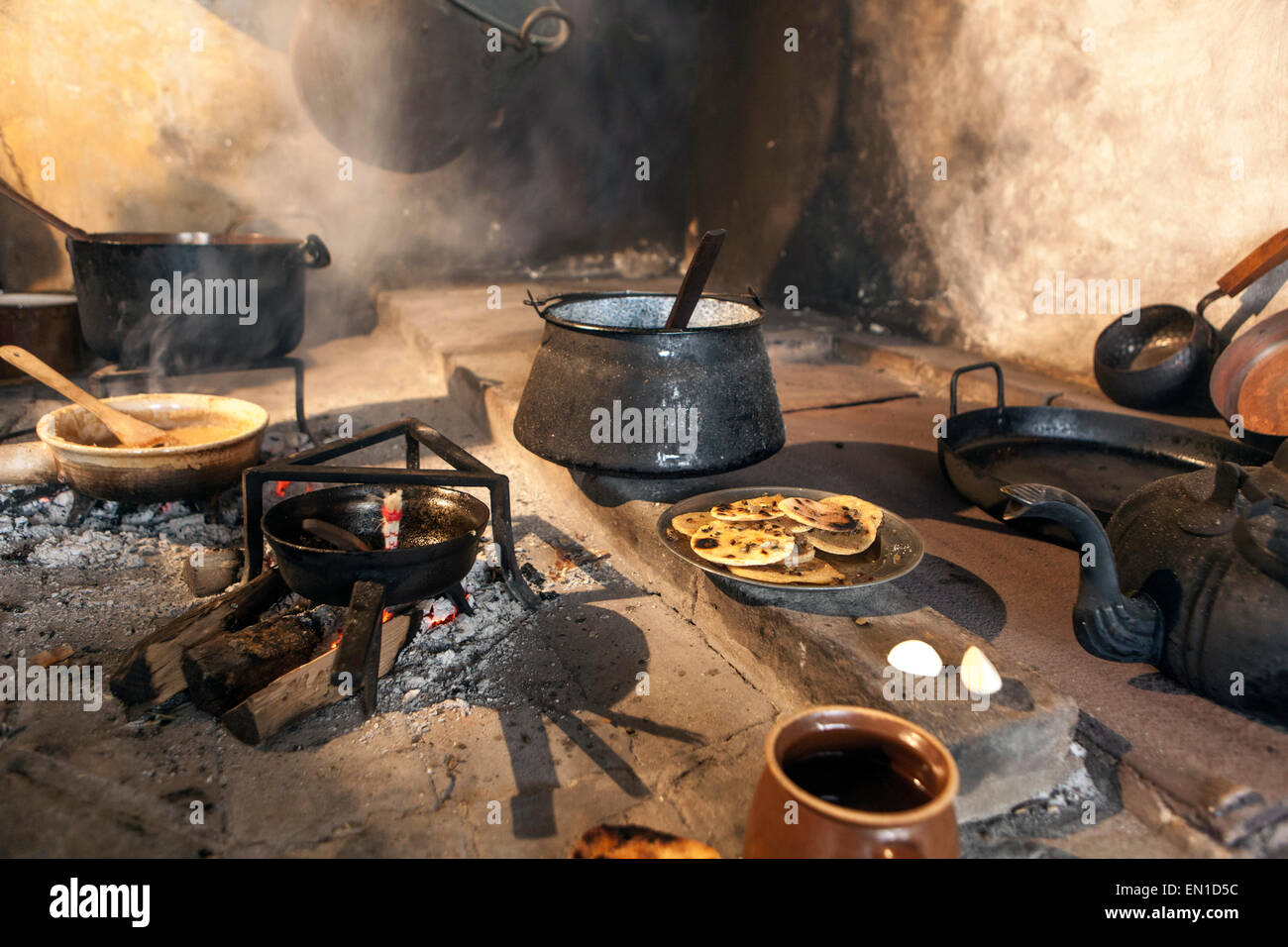 Medieval kitchen hi-res stock photography and images - Alamy