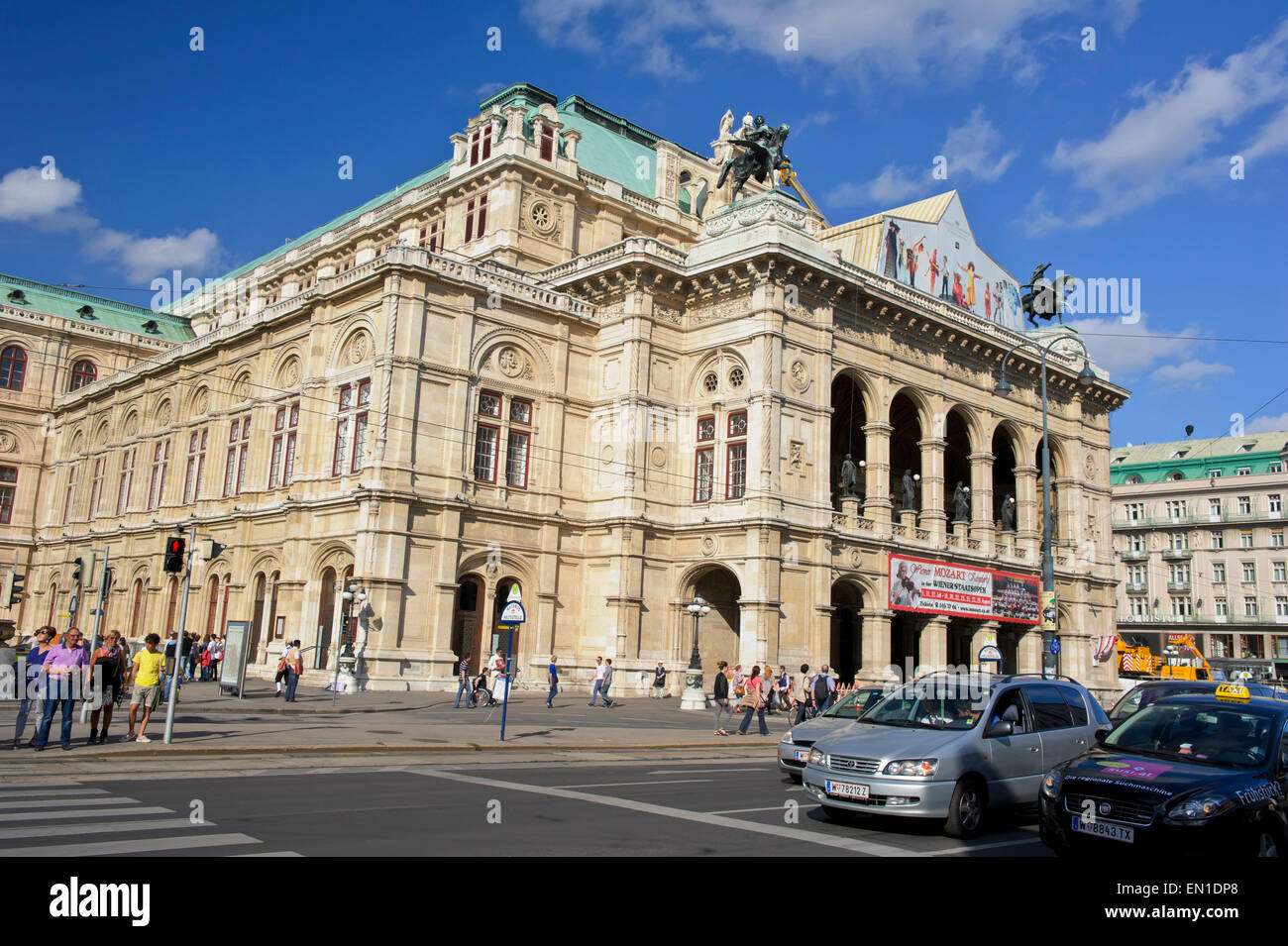 The exterior of the State Opera house building, Vienna, Austria Stock ...