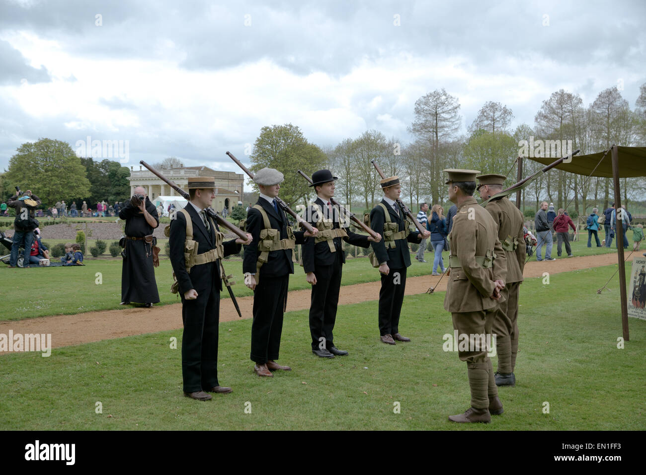 Home guard soldiers hi-res stock photography and images - Alamy