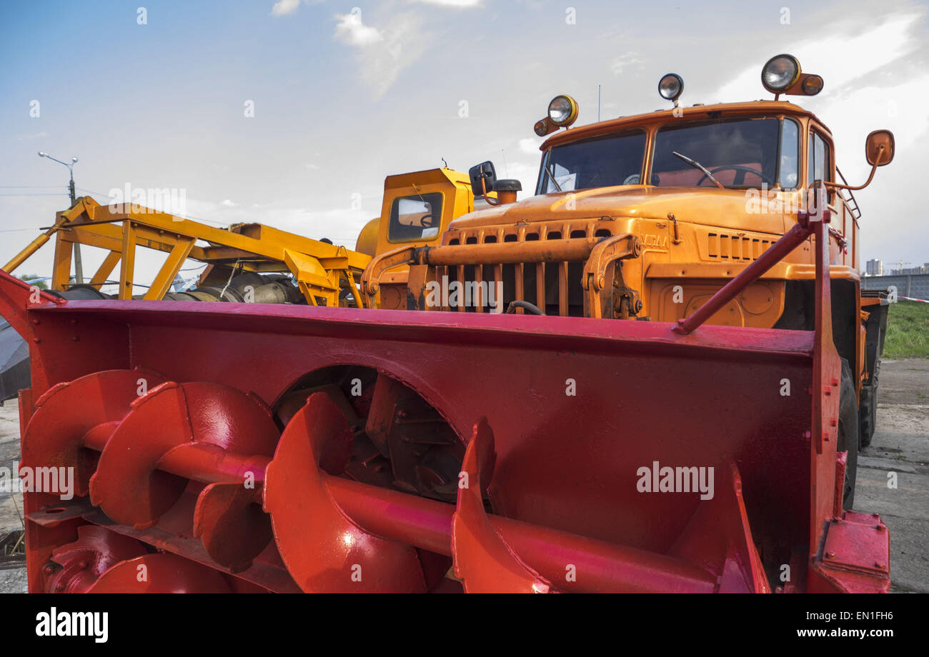 April 25, 2015 - Snowblower -- The Retro OldCarFest is the biggest ...