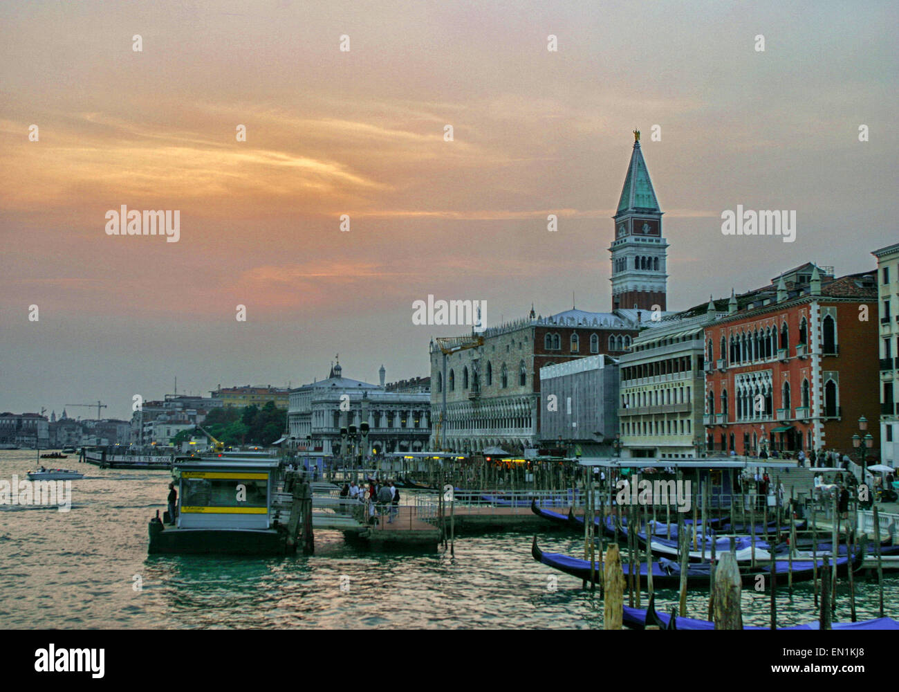 Venice, Province of Venice, ITALY. 7th Oct, 2004. The sky is streaked ...