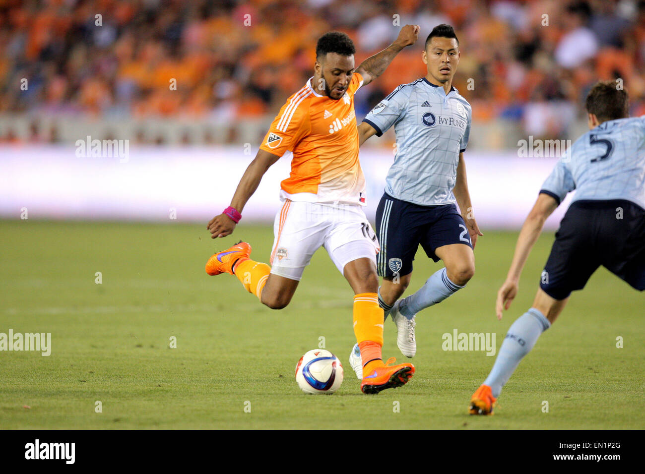 APR 25 2015: Houston Dynamo forward Giles Barnes #10 reaches back to ...