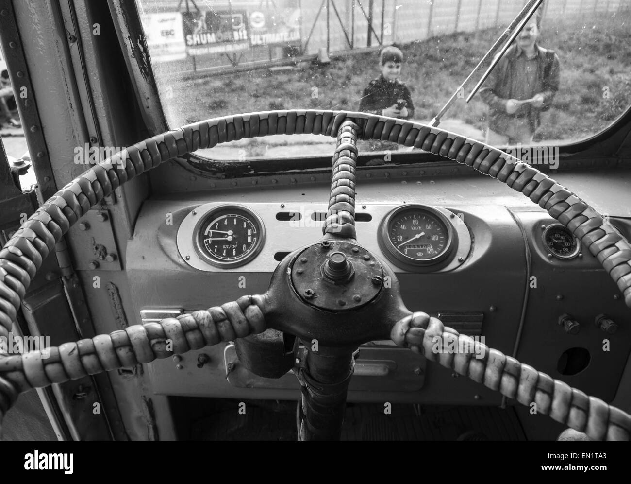 april-25-2015-city-bus-zis-155-the-retro-oldcarfest-is-the