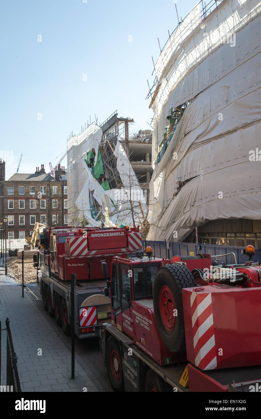 Scaffolding collapse collapsed accident hi-res stock photography and ...