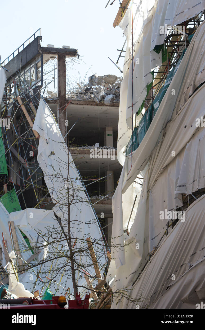 Scaffolding collapse hi-res stock photography and images - Alamy