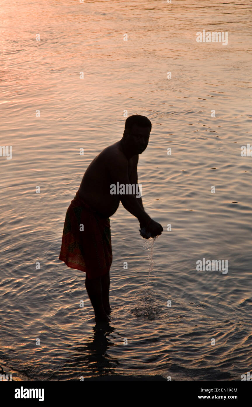 Washing in the river ganges hi-res stock photography and images - Alamy